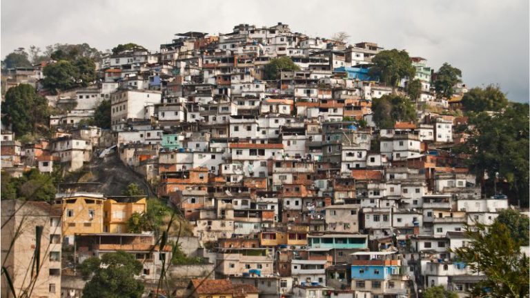 Como Surgiram as Favelas e Sua Contextualização no Mundo Atual | Blog ...